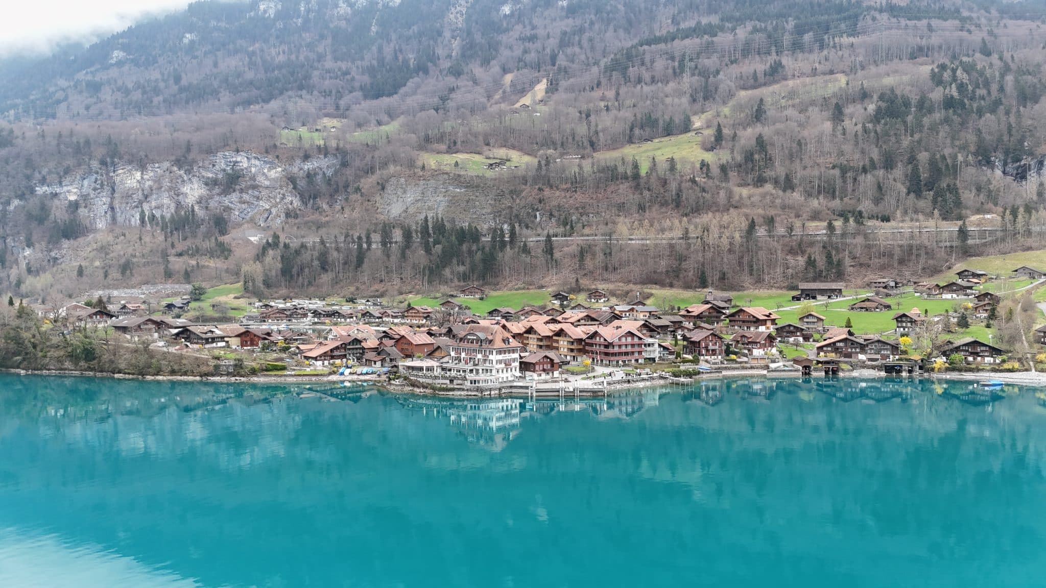 Iseltwald | Hiking and Exploring Switzerland's Most Beautiful Town - Lee